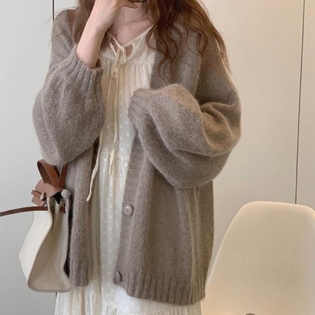 トップス カーディガン 送料無料 個性 ボタン 長袖 前開き 羽織 もこもこ 暖かい かわいい 大人可愛い きれいめ シンプル カジュアル 上品 おしゃれ 主役級 存在感 秋 冬 レトロ ガーリー 抜け感 レディース ママ OL 学生 通勤 通学