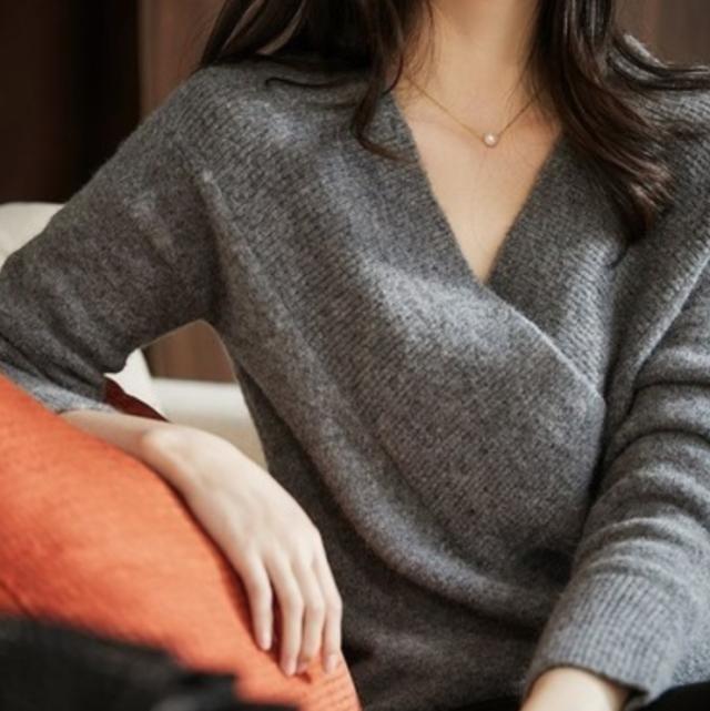 ニット セーター 送料無料 個性的 Vネック プルオーバー 長袖 かわいい 大人可愛い きれいめ シンプル カジュアル おしゃれ ガーリー クール 上品 主役級 存在感 フォーマル ゆる 秋 冬 レディース ママ OL 学生 通勤 通学 オフィス