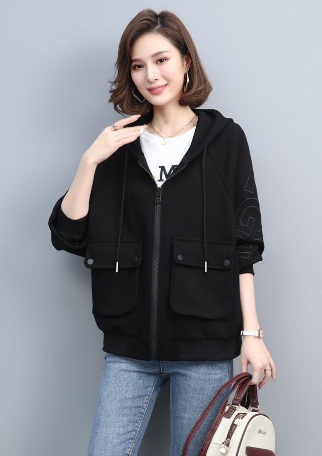 オーバーサイズ 袖ロゴ刺しゅう ジップアップ フーディジャケット アウウター パーカー ミディアム丈 長袖 ラグランスリーブ フード付き バックコンシャス フロントファスナー 前開き フラップポケット 背中ロゴタグ付き シンプル カジュアル おしゃれ こなれ感 大人女子 オーバーサイズ 袖ロゴ刺しゅう ジップアップ フーディジャケット