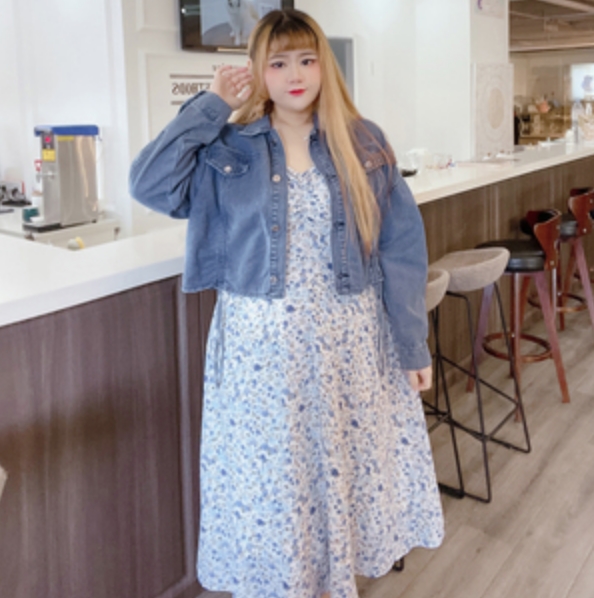 アウター ワンピース デート ジャケット Gジャン 上着 フレアワンピース ミモレ ミモレ丈 かわいい 大人可愛い きれいめ シンプル カジュアル 大人 上品 おしゃれ お洒落 主役級 存在感 春 秋 10代 20代 30代 レディース 女性用 OL 学生 デート お出かけ 公園デビュー 女子会