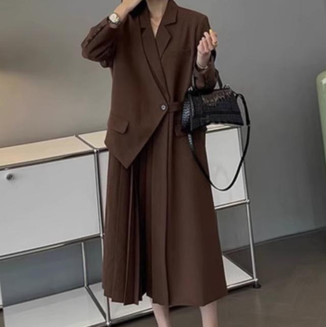 ワンピース デート フレアワンピース ミモレ ミモレ丈 袖あり 長袖 かわいい 大人可愛い きれいめ シンプル カジュアル 大人 上品 おしゃれ お洒落 主役級 存在感 春 秋 10代 20代 30代 レディース 女性用 OL 学生 デート お出かけ 公園デビュー 女子会 休日 イベント 旅行