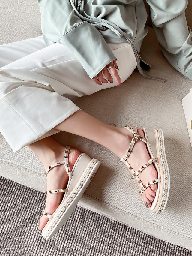 靴 サンダル スタッズサンダル お出かけ カジュアル 上品 おしゃれ 大人女子 クール かっこいい デート リゾート 女子会 パーティ 20代 30代 40代 きれい クール 美脚 夏 21.0cm 21.5cm 22.0cm 22.5cm 23.0cm 23.5cm 24.0cm 24.5cm 25.0cm 25.5cm ベージュブラック