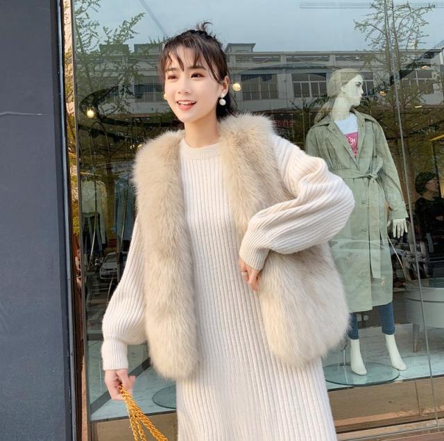 レディース ベスト アウター  大きい サイズ 2xL 3XL 4XL 羽織り フェイクファー ふわふわ もこもこ 総ファー シンプル ノースリーブ 襟なし ミディアム 上品 大人 かわいい 通勤 通学 休日 お出かけ デート イベント パーティ 重ね着 レイヤード コーデ 普段使い 着回し