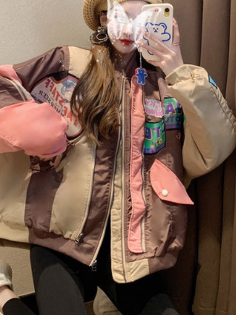 オーバーサイズ ジャケット レディース ロゴ アウター ブルゾン 長袖 前開き かわいい シンプル カジュアル お洒落 こなれ感 ラフ スポーティー 個性的 大きめポケット 韓国 オルチャン 大きいサイズ 2XL コーヒー ピンク 秋 冬 学生 通学 デート お出かけ 休日 普段使い