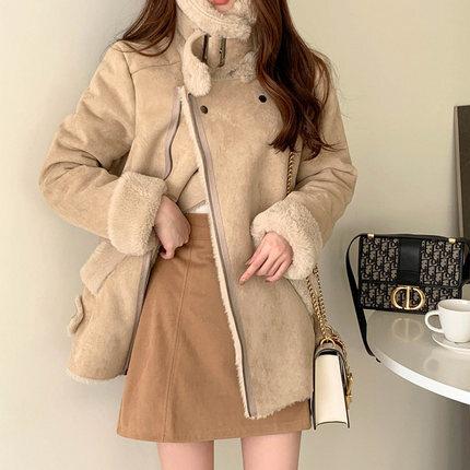 ボアジャケット アウター レディース コート ジャケット ショート丈 お尻 隠れる 長袖 ハイネック もこもこ 前開き ボタン ポリエステル 暖かい きれいめ シンプル カジュアル お洒落 大人 可愛い 女子 こなれ感 アプリコット 黒 学生 通学 デート お出かけ 着回し