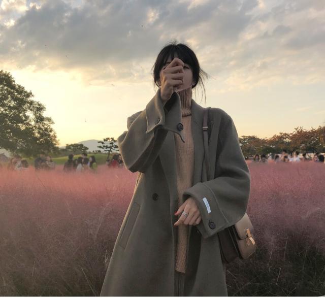 ロングコート レディース ロング丈 暖かい ウールコート 秋 冬 長袖 アウター Vネック 襟付き 前開き ウール ダブル ボタン 大人 可愛い きれいめ シンプル カジュアル お洒落 こなれ感 無地 OL 通勤 学生 通学 デート お出かけ 女子会 休日 着回し 韓国 オルチャン