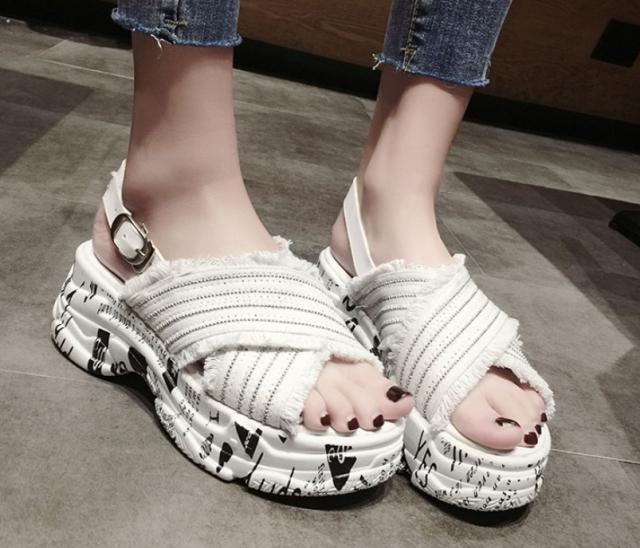 厚底 サンダル シューズ 白 レディース 22.5cm 23.0cm 23.5cm 24.0cm 24.5cm 歩きやすい ロゴ デニム 春 夏 秋 きれいめ シンプル カジュアル おしゃれ かっこいい スポーティー ボーイッシュ 合わせやすい 脚長 休日 リゾート パーティー イベント OL 学生 大学生 通勤 通学