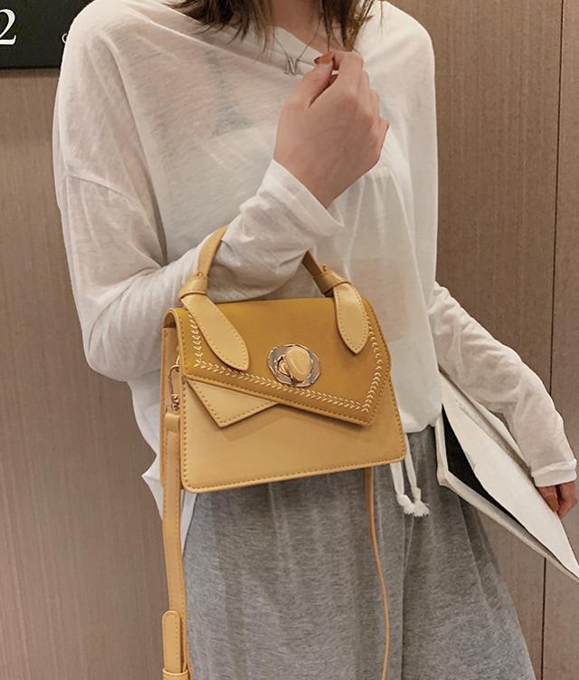 スクエア ショルダーバッグ レディース ハンドバッグ 2way かばん 鞄 肩がけ 四角 ステッチ シンプル カジュアル 大人  かわいい 女子 おしゃれ オールシーズン 韓国 オルチャン 黒 黄 ワインレッド 緑 お呼ばれ 食事会 女子会 デート