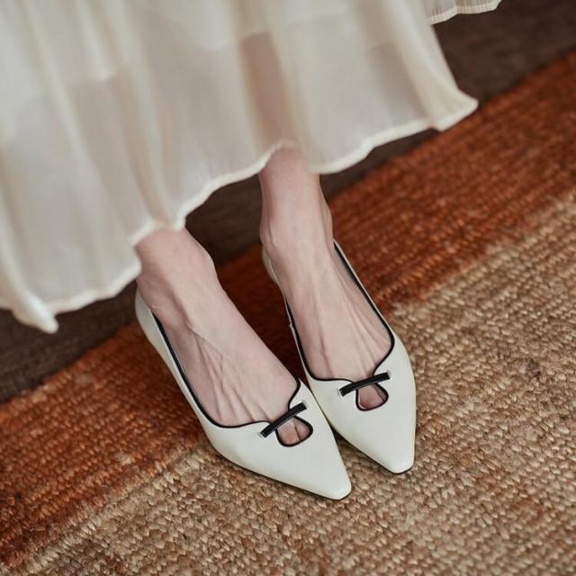 パイピングパンプス シューズ パンプス レディースシューズ ポインテッドトゥパンプス ヒールパンプス ヒールシューズ ヒール 5cmヒール ポインテッドトゥ レザー かわいい 大人可愛い シンプル カジュアル 大人 おしゃれ お洒落 きちんと感 大人っぽい 女っぽ 無地 オールシ