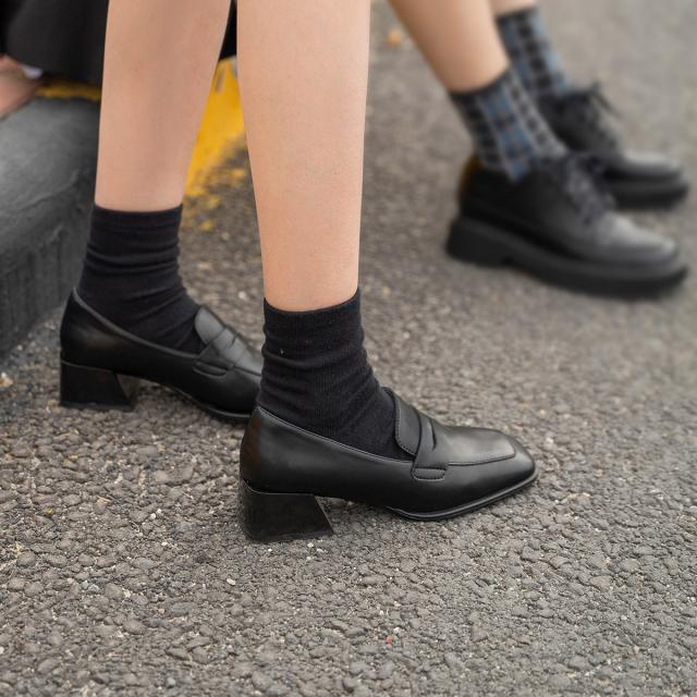 ローファー シューズ  ヒール スクエアトゥ レディース 黒 無地 韓国 PU 大人 可愛い きれいめ シンプル カジュアル オフィス ビジネス フォーマル 上品 お洒落 メンズライク マニッシュ プレッピー  春 秋 冬 OL 学生 通勤 通学 デート 定番 歩きやすい お出かけ 普段使い ローファー シューズ ヒール スクエアトゥ レディース 黒 無地 韓国 PU