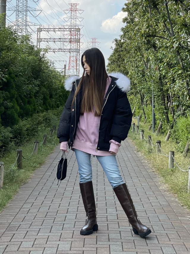 ファー付き 中綿入り ジャケット レディース アウター ダウンコート風 ゆったり オーバーサイズ 背中星柄 バックシャン バックコンシャス もこもこ ふわふわ フード付き ポケット 長袖 ポリエステル フェイクファー 防寒 あったか 大人 可愛い シンプル カジュアル おしゃれ