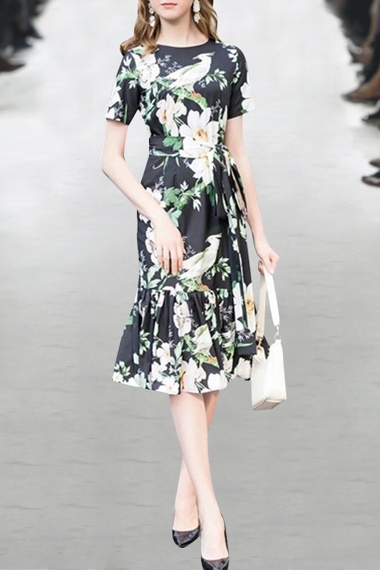 ワンピース 黒 大きいサイズ XL 春 夏 秋 半袖 ひざ丈 フレア ジッパー ラウンドネック 鳥 花柄 プリント ウエストマーク 着痩せ 細見え 可愛い 合わせやすい カジュアル おしゃれ エレガント 上品 休日 デート お出かけ 女子会 お呼ばれ パーティー OL 学生 ママ 通勤 通学