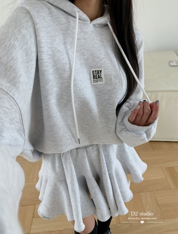 パーカー セットアップ スカート ミニ フレア 長袖 フード付き 上下 2点セット ツーピース ゆったり だぼっと ラフ ルームウェア 春 秋 大人 カジュアル かっこいい かわいい ガーリー こなれ感 抜け感 スポーティー 着回し 普段使い おうち時間 旅行 お散歩 学生 イベント