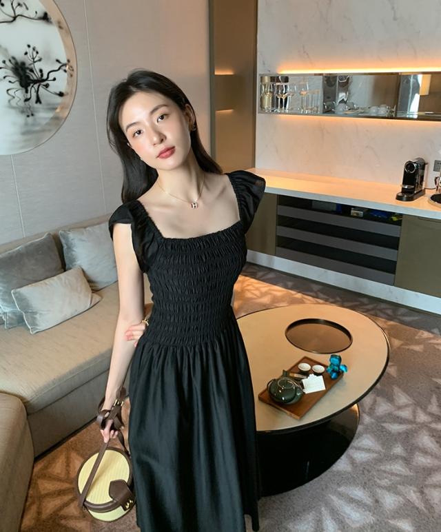 シャーリング ワンピース レディース カジュアル フレア ミモレ丈 ミディアム 袖あり 半袖 スクエアネック Aライン ハイウエスト 大人 可愛い シンプル おしゃれ かっこいい レトロ 女子力 こなれ感 ラブリー キュート メリハリ 美スタイル  休日 デート お出かけ 旅行 夏