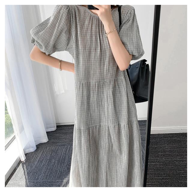 チェック柄半袖ワンピース ワンピース フレアワンピース ロング ロング丈 マキシ マキシ丈 袖あり 半袖 パフスリーブ ラウンドネック フレア マーメイド 綿 麻 リネン かわいい 大人可愛い きれいめ シンプル カジュアル 大人 おしゃれ お洒落 大人可愛い 大人女子 こなれ感