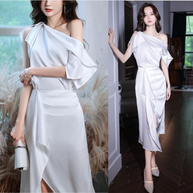 パーティードレス 韓国 セクシー キャバドレス ナイトドレス アシンメトリー アシメ カクテルドレス ワンショルダー 男ウケ 色っぽい 過激 かっこいい 個性的 白 サテン レディース ワンピース 春 夏 秋 艶感 高級感 二次会 披露宴 パーティー 肩出し