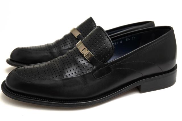 ○フェラガモ Salvatore Ferragamo 牛革 カーフ ローファー UG15837 パンチングレザー Vチップ スリッポン メンズ 【中古】 中古