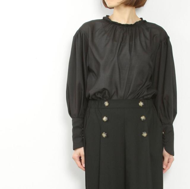 WHYTO. ホワイト プリーツカラーブラウス WHT25HBL4059