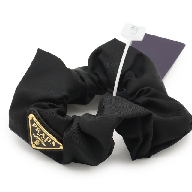 PRADA プラダ トライアングルロゴ シュシュ ヘアアクセサリー ヘアゴム ナイロン ブラック 黒 ゴールド金具