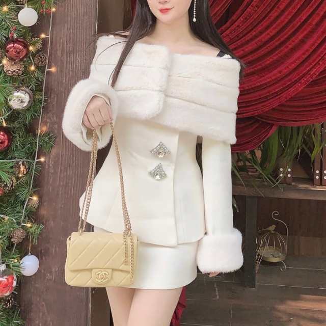 2色 ファーオフショルセットアップ セットアップ 上品 韓国 量産型 地雷系 綺麗 春 秋 ミニ ミニ丈 ショート丈 上品 セクシー 2点セット 長袖 秋 スカート タイト フレア キラキラ ビジュー ファー ふわふわ もこもこ ペプラム ジャケット アウター コート オフショル