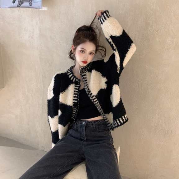 アウター コート ショート丈 長袖 前開き ラウンドネック ボタン もこもこ かわいい 大人可愛い きれいめ シンプル 上品 おしゃれ かっこいい レトロ ラフ ルーズ こなれ感 個性的 主役級 存在感 抜け感 秋 冬 キュート クール ナチュラル ベーシック レディース 女性用 ママ