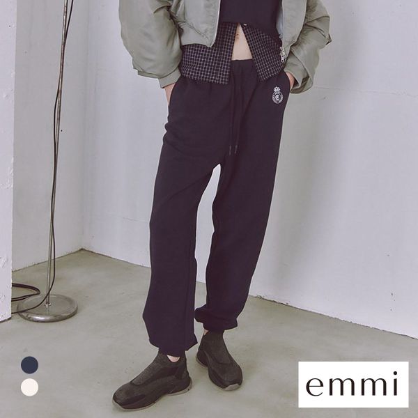 【送料無料】 エミ エンブレムロゴスウェットパンツ emmi