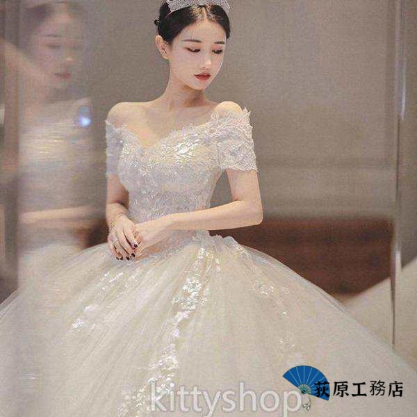 注目アイテム ランキング常連 人気急上昇 デザイン性 ドレス 二次会ドレス ロング ウェディングドレス チュール オフショルダー ホワイトドレス 在庫わずか 結婚式ドレス Vネック トレーン 披露宴 ブライダルドレス 特価セール中