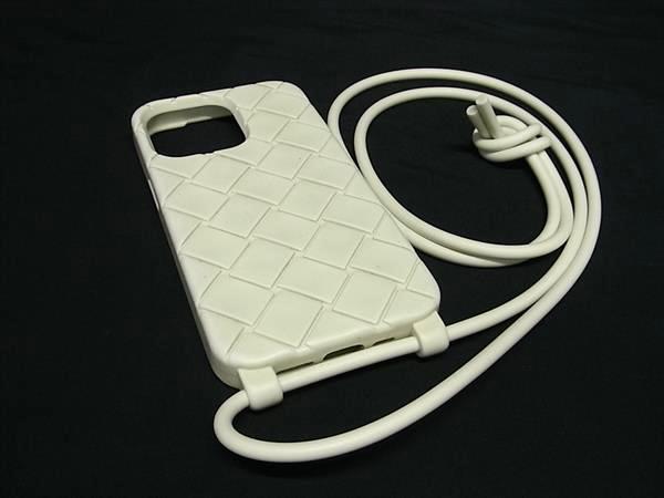 ■極美品■ BOTTEGA VENETA ボッテガヴェネタ イントレチャート ラバー iPhone13Pro対応 アイフォンケース アイボリー系 BI9497