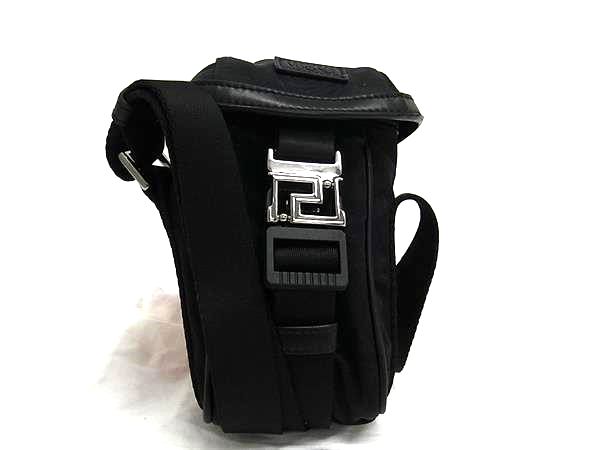 ■極美品■ VERSACE ヴェルサーチ グレカ ナイロン クロスボディ フォンポーチ ショルダーバッグ ポシェットブラック系 BJ9868