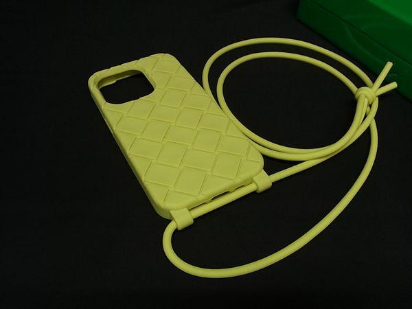 ■極美品■ BOTTEGA VENETA ボッテガヴェネタ イントレチャート ラバー iPhone14pro 対応 スマホショルダー ケース イエロー系 BM9270