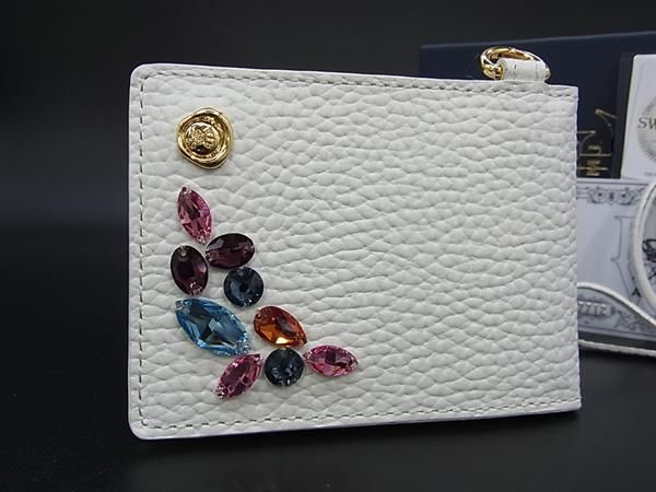 ■美品■ ADMJ エーディーエムジェイ レザー ビジュー カードケース パスケース カード入れ 定期入れ レディース ホワイト系 FE3213