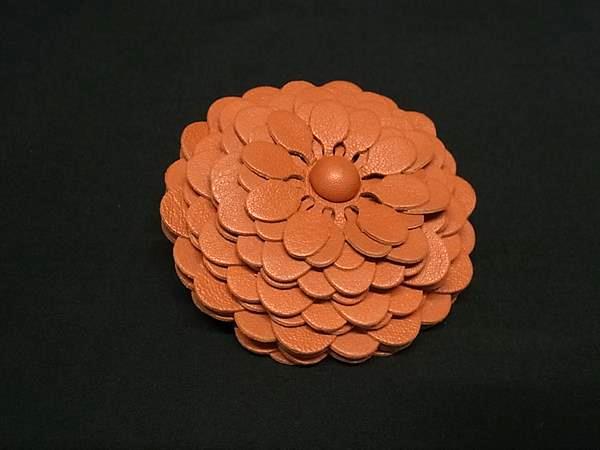 ■新品同様■ LOEWE ロエベ スタッドフラワー レザー バッグチャーム アクセサリー レディース テラコッタ系 FL9477