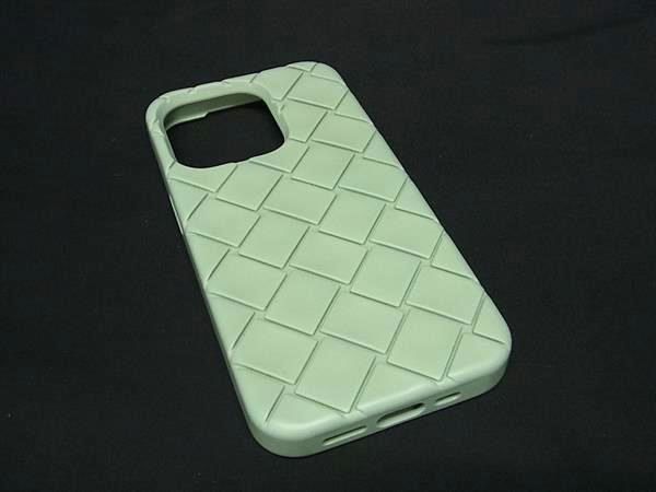 ■美品■ BOTTEGA VENETA ボッテガヴェネタ イントレチャート ラバー iPhone14 pro 対応 アイフォンケース ライトグリーン系 FM4051