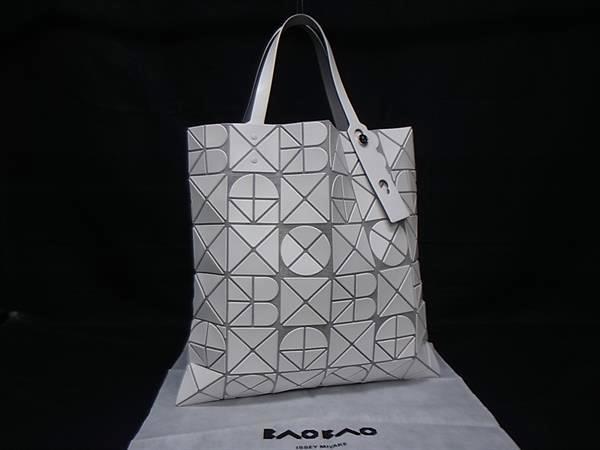 ■極美品■ BAO BAO ISSEY MIYAKE バオバオイッセイミヤケ フォント PVC ハンドバッグ トートバッグ レディース ホワイト系 FP5943