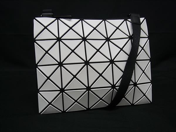 ■極美品■ BAO BAO ISSEY MIYAKE バオバオイッセイミヤケ プリズム PVC ショルダーバッグ 斜め掛け ブラック系×ホワイト系 FU6801