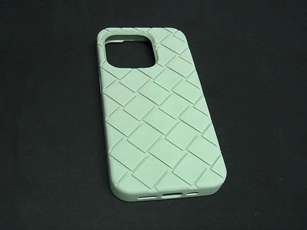 ■極美品■ BOTTEGA VENETA ボッテガヴェネタ イントレチャート ラバー  iPhone 15Pro 対応 アイフォンケース  GB2549