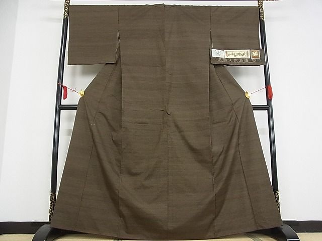 平和屋本店■極上 国指定重要無形文化財 本場久米島紬 手織 純草木染 赤墨色 証紙付き 着丈164.5cm 裄丈68.5cm 正絹 3kk3934