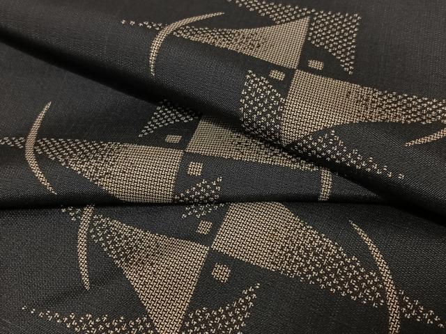 平和屋着物●本場染大島紬　9マルキ　幾何学文様　黒地　正絹　逸品　AAAU8271zg
