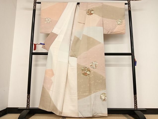 平和屋着物○創業460年・千總 訪問着 駒刺繍 草花文 金彩