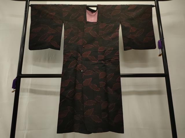 平和屋着物＃道行コート　輪奈織　舞葉文　黒地　ロング丈　正絹　逸品　CAAT5895id