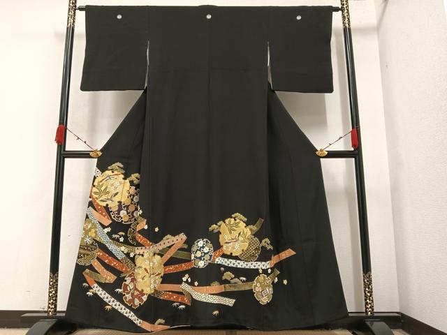 平和屋着物●創業460年・千總　黒留袖　駒刺繍　雪輪飛鶴草花文　宝尽くし　金彩　伊勢丹扱い　正絹　逸品　AAAY8993ph