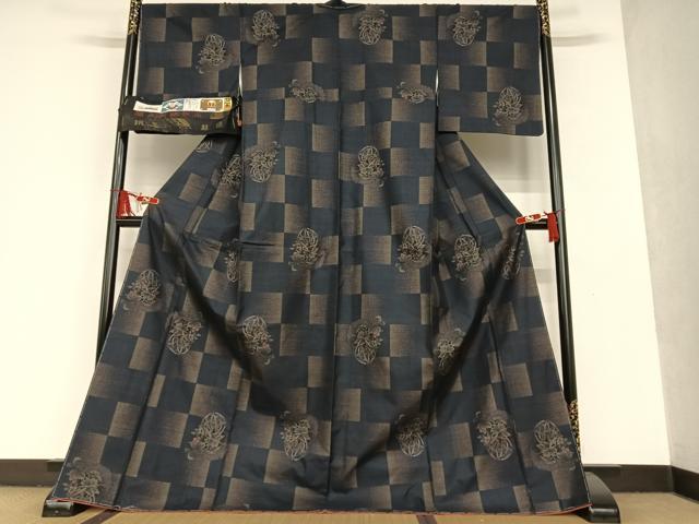 平和屋着物●本場大島紬　純泥染め　9マルキ　手織り　飾花文　河野絹織物謹製　証紙付き　ロング丈　正絹　逸品　AAAT0636zg