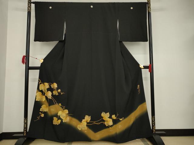 平和屋着物●皇室デザイナー　中村乃武夫　黒留袖　刺繍　蔦草文　金糸　金彩　正絹　逸品　AAAT2246ck