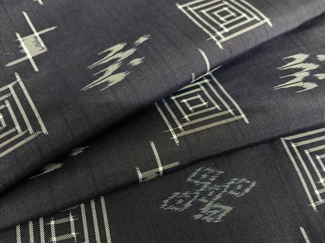 平和屋着物●本場琉球絣　紬　飛鳥文　正絹　逸品　AAAV7018zg