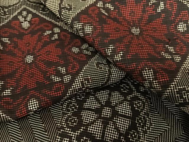 平和屋着物○本場大島紬 龍郷絣 花菱文 正絹 逸品 AAAV7128zg 和装・和服