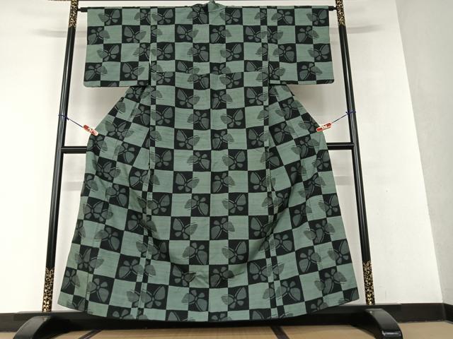 平和屋着物●上質な紬　市松舞蝶文　正絹　逸品　AAAV7199zg