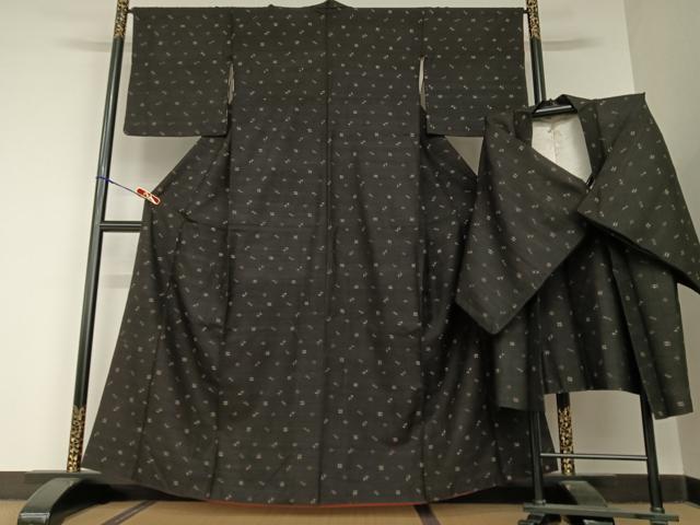 平和屋着物●本場大島紬　泥染め　カタス9マルキ　舞扇草花間道　ロング丈　正絹　逸品　AAAW9194zg 平和屋着物○本場大島紬 泥染め カタス9マルキ 舞扇草花間道 ロング丈