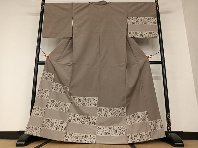 平和屋着物○本場大島紬 白大島 7マルキ 風景草木文 総絣 前田