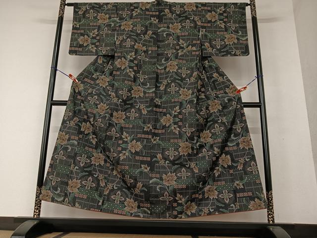 平和屋着物●本場大島紬　一元絣　更紗花文　正絹　逸品　AAAV7512zg 平和屋着物○本場大島紬 一元絣 更紗花文 正絹 逸品 AAAV7512zg