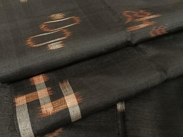 平和屋着物●国指定重要無形文化財　本場久米島紬　手織　正絹　逸品　AAAV9176np